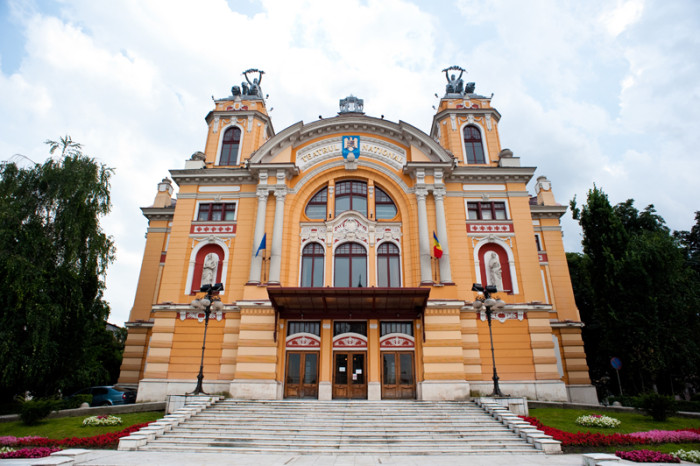 Román Nemzeti Színház és Operaház - Cluj Travel
